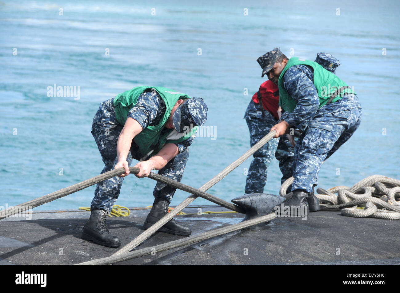 Sailors secure mooring lines Stock Photo - Alamy