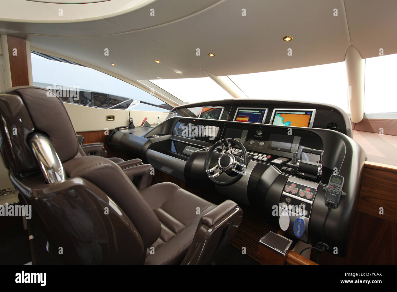 Sunseeker predator 92 superyacht hi-res stock photography and images ...