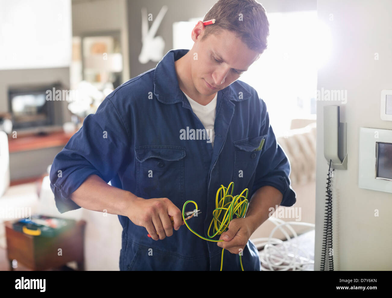 Wire cutting technique hi-res stock photography and images - Alamy