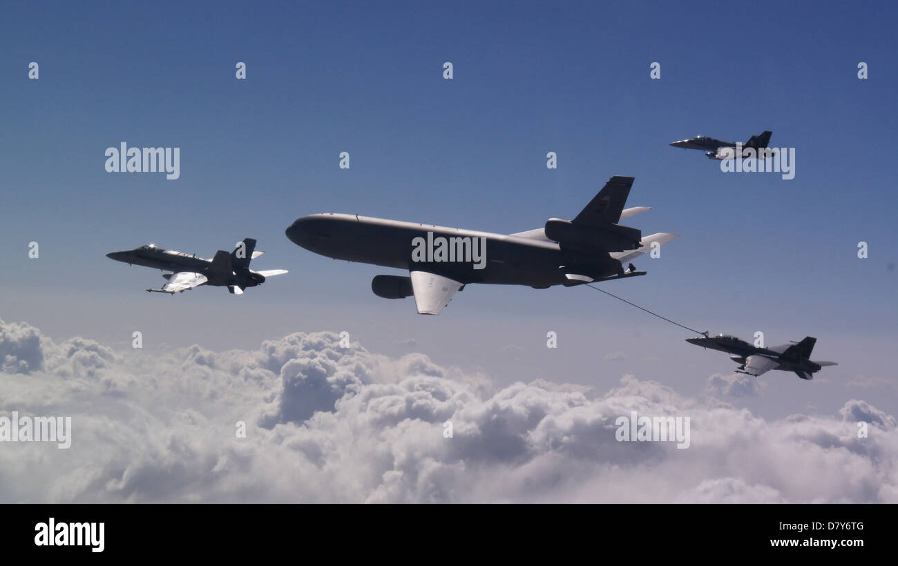 Aerial refueling over Afghanistan Stock Photo - Alamy