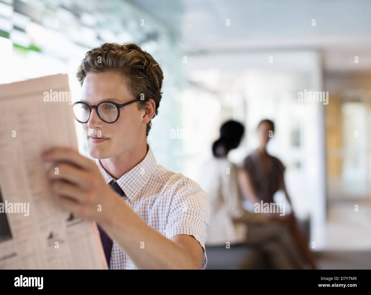 Office lady reading newspaper hi-res stock photography and images - Alamy