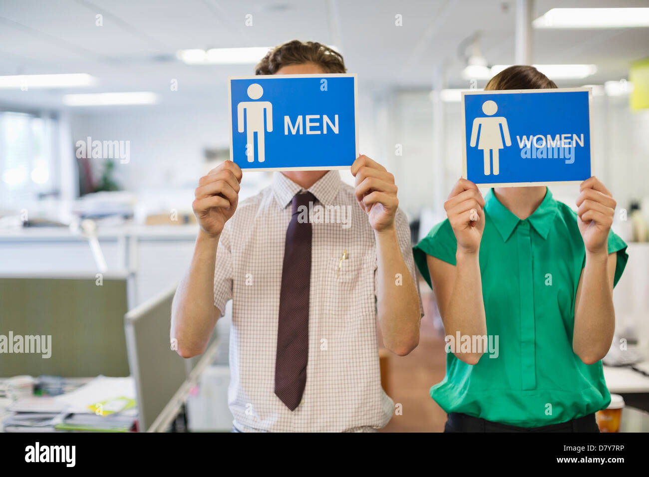 Mens womens restroom signs hi-res stock photography and images - Alamy