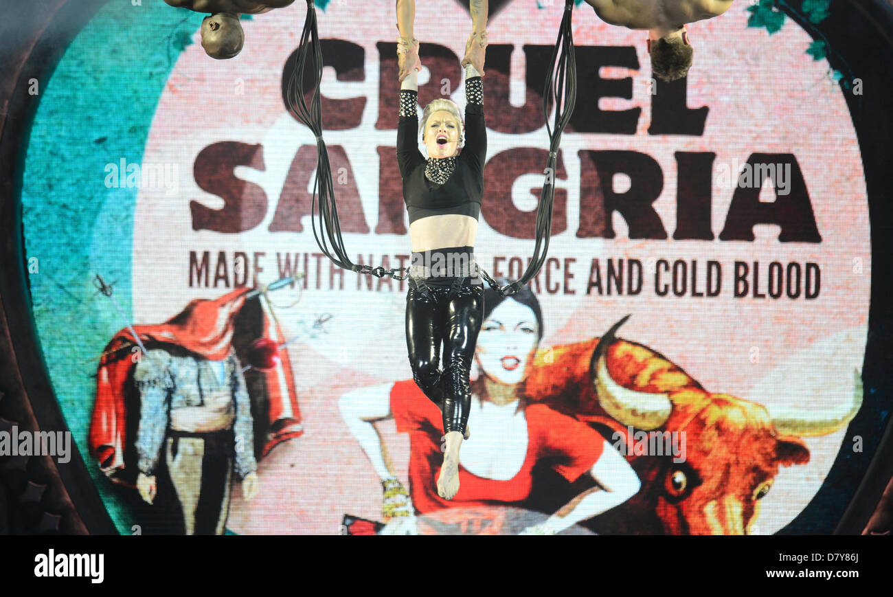 Pop singer pink hi-res stock photography and images - Alamy