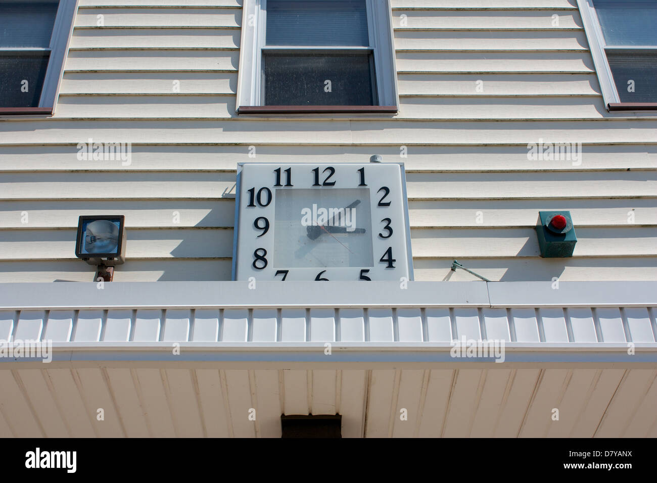 Clock showing 3 hi-res stock photography and images - Alamy