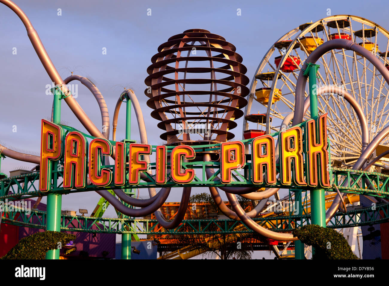 Entrance to Pacific Park on the Santa Monica Pier Stock Photo - Alamy