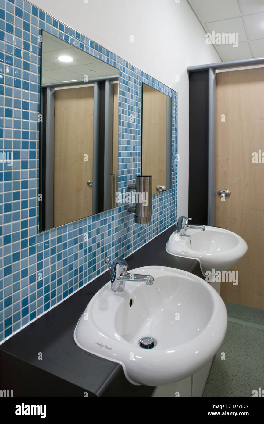School sinks hi-res stock photography and images - Alamy