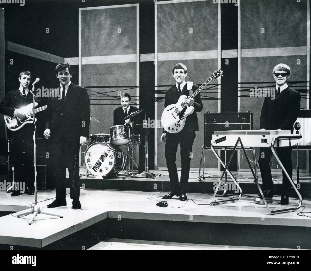 WAYNE GIBSON AND THE DYNAMIC SOUNDS UK pop group in 1964. Photo Tony ...