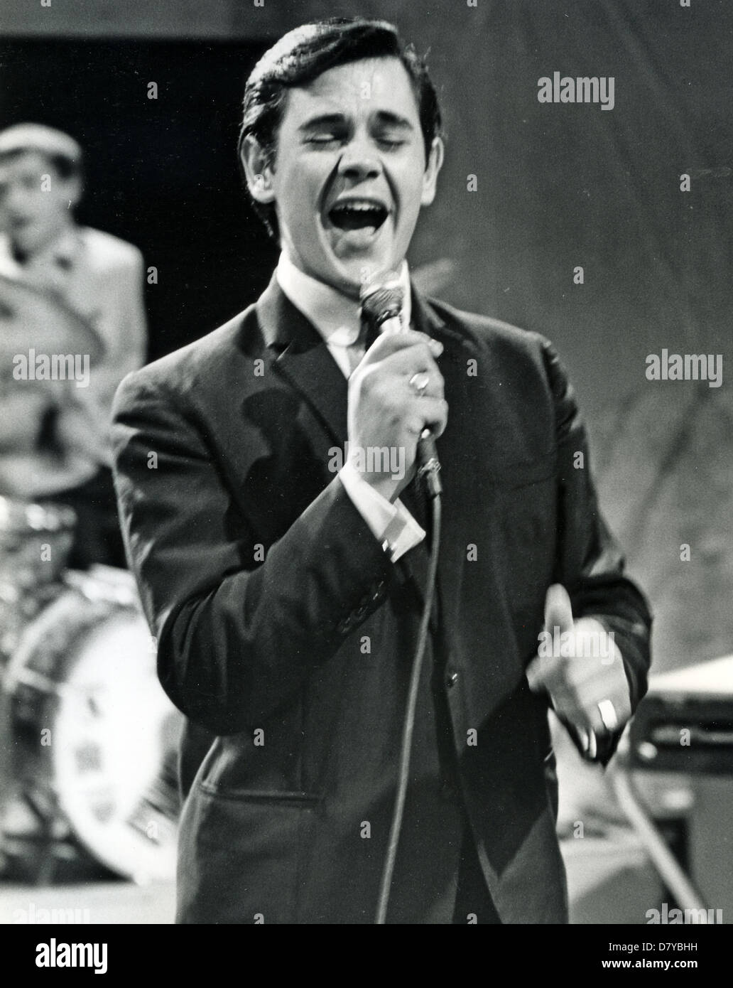 WAYNE GIBSON AND THE DYNAMIC SOUNDS UK pop group in 1964. Wayne Gibson ...