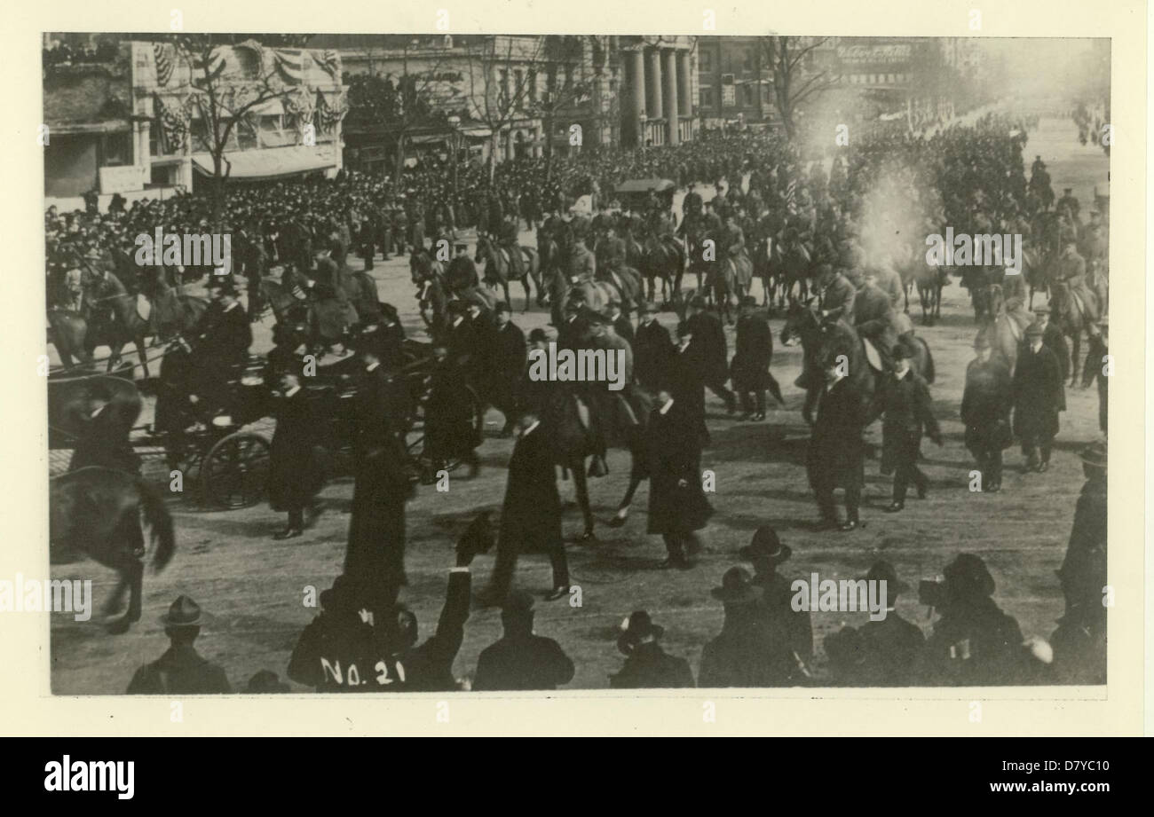 Paris victory parade hi-res stock photography and images - Alamy