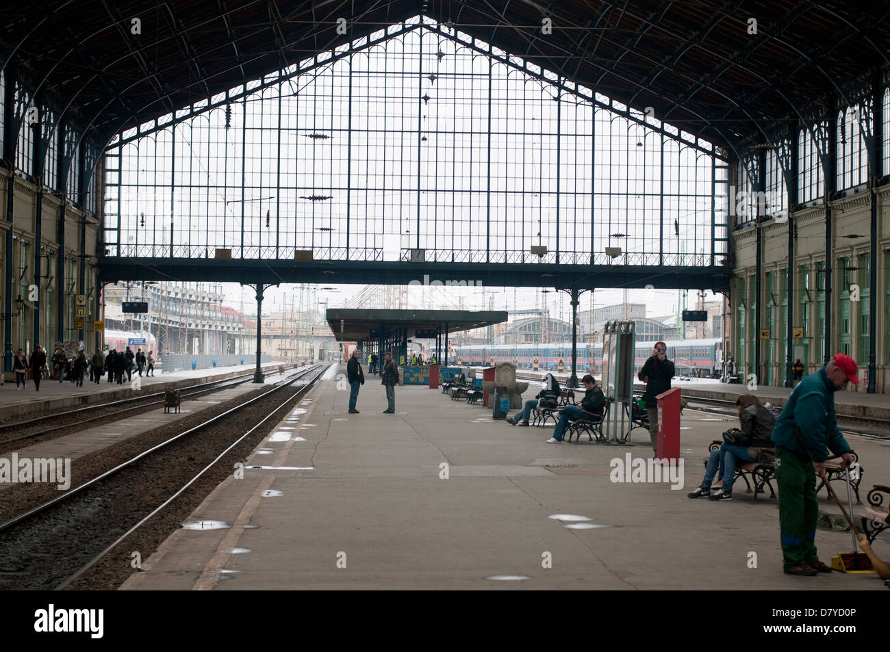 Train station in budapest hi-res stock photography and images - Alamy
