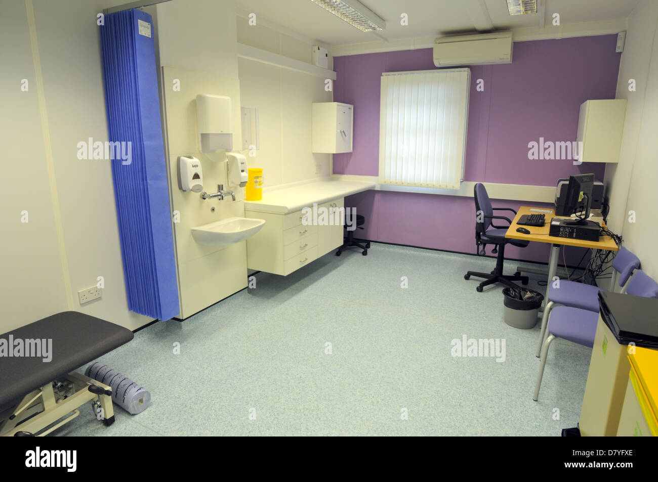 An empty doctor's examination room Stock Photo - Alamy