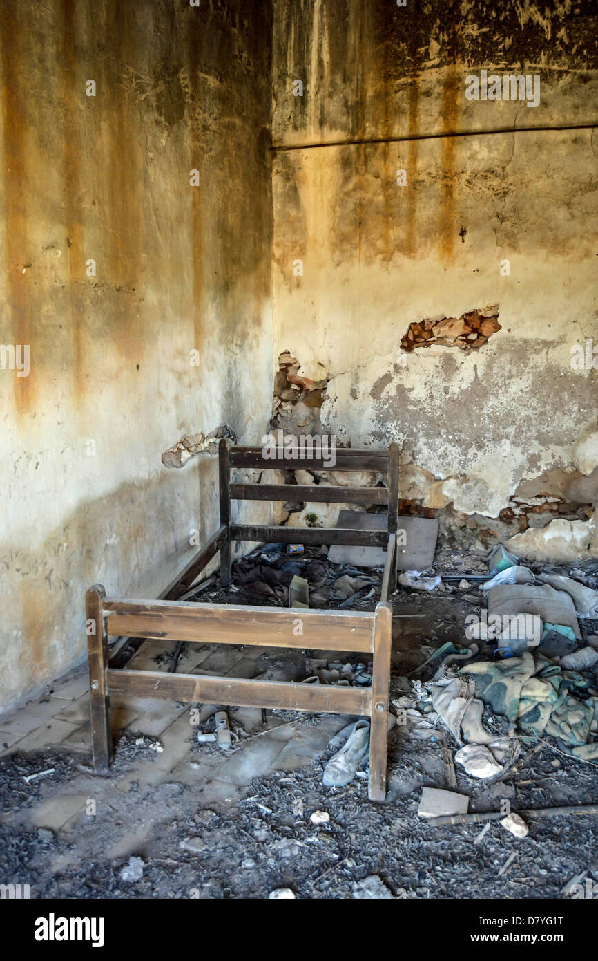 Abandoned bed hi-res stock photography and images - Alamy