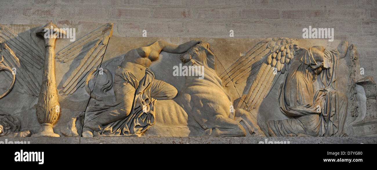 Roman sacrifice bull hi-res stock photography and images - Alamy