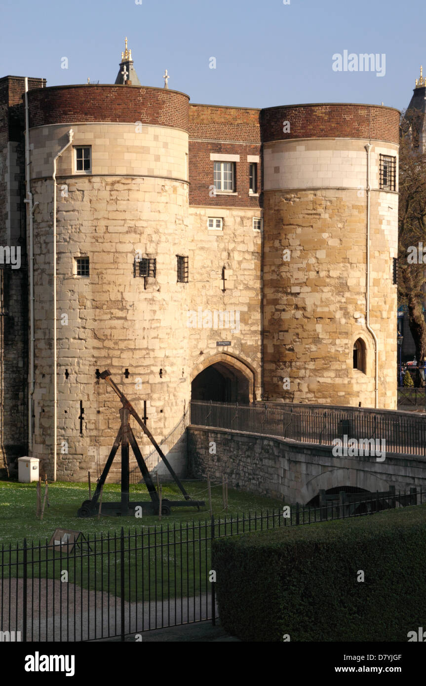 Byward tower of london hi-res stock photography and images - Alamy