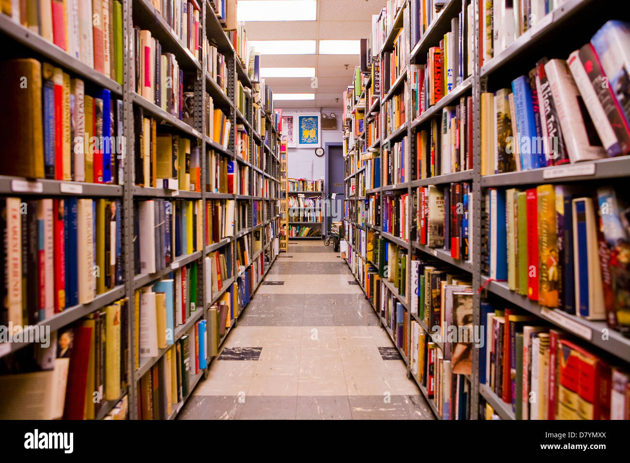 Aisle in BooK Store Stock Photo - Alamy