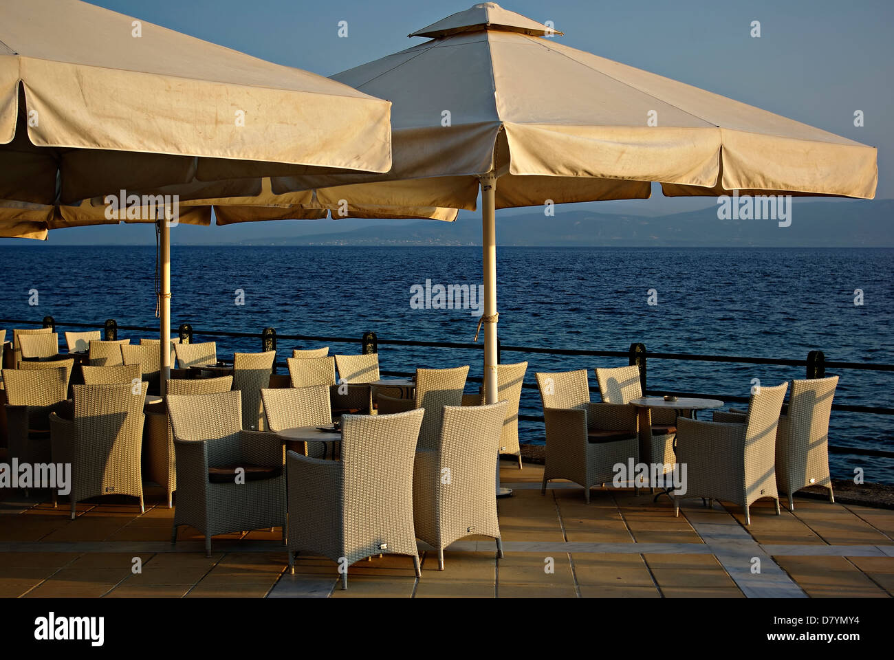 Empty seaside restaurant hi-res stock photography and images - Alamy