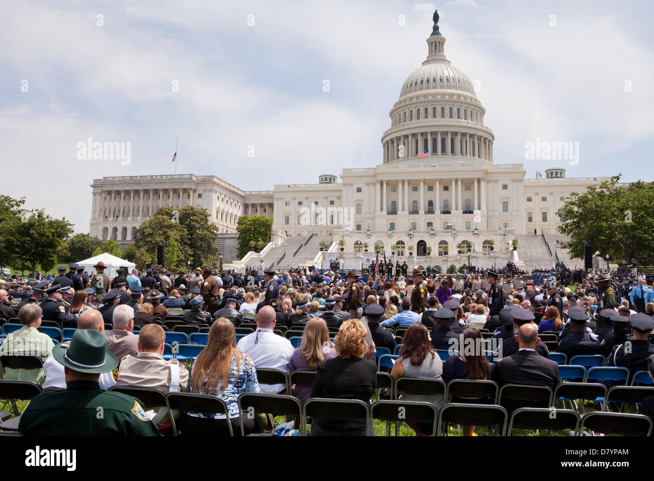 Police officers from all parts of the United States gather at the US ...