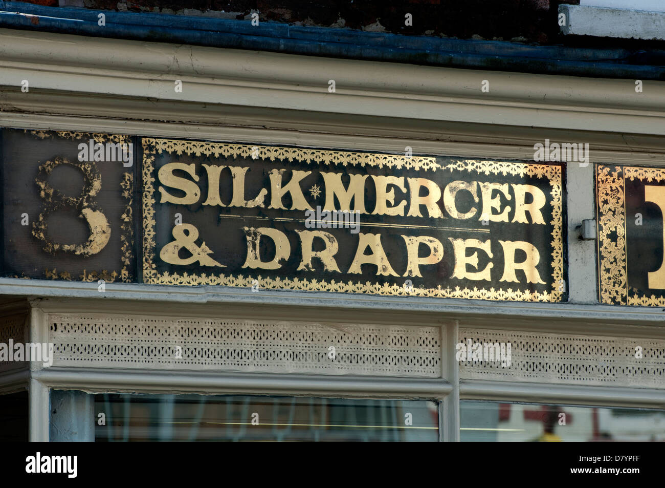 Draper shop england hi-res stock photography and images - Alamy