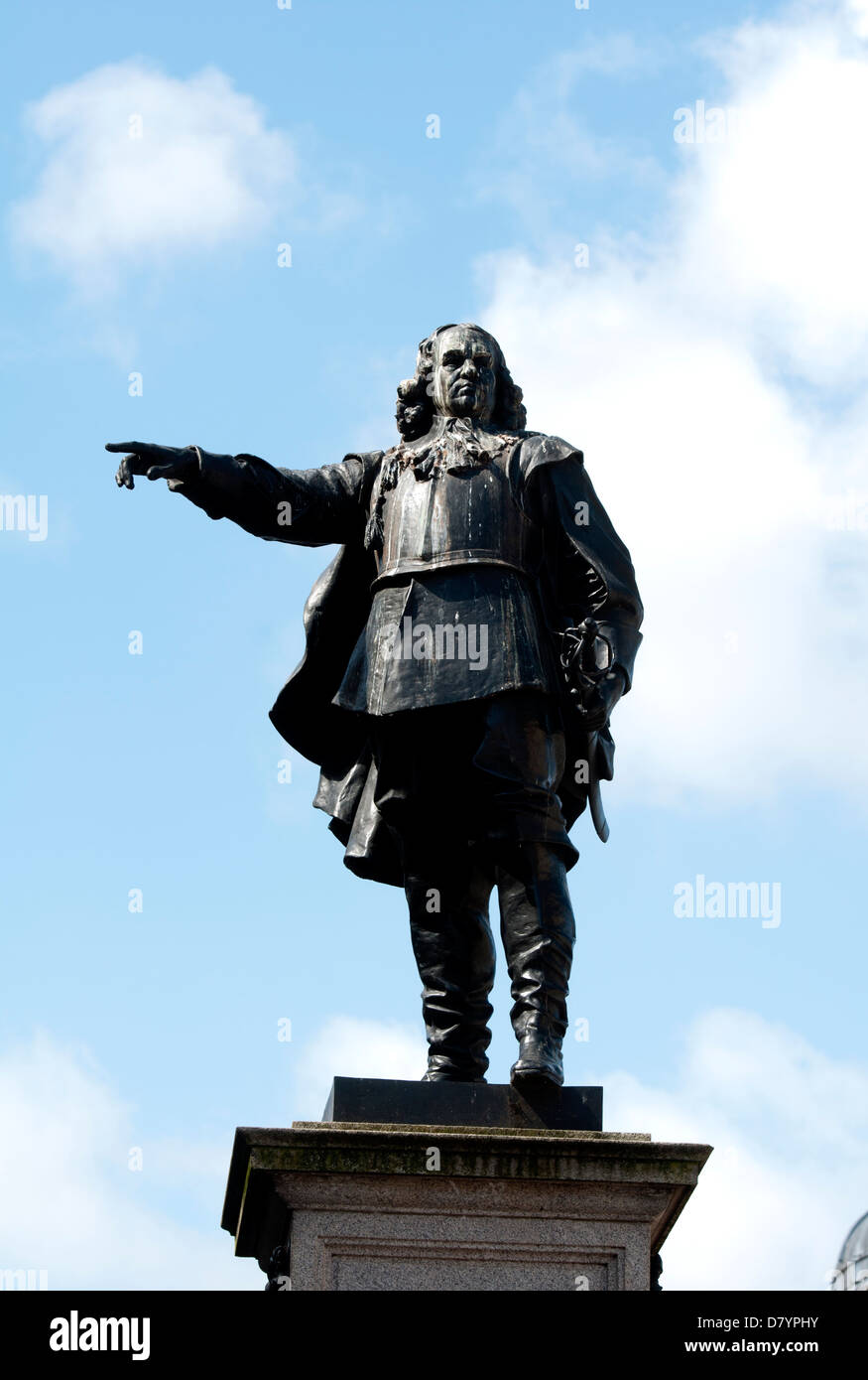 Admiral blake statue hi-res stock photography and images - Alamy