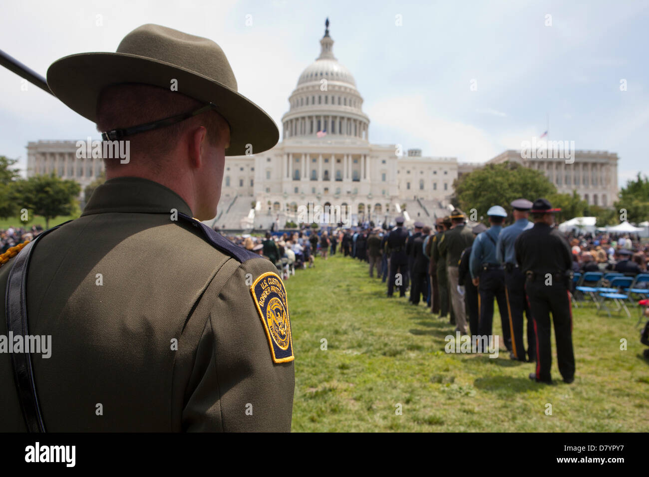 Honoring police officers hi-res stock photography and images - Alamy