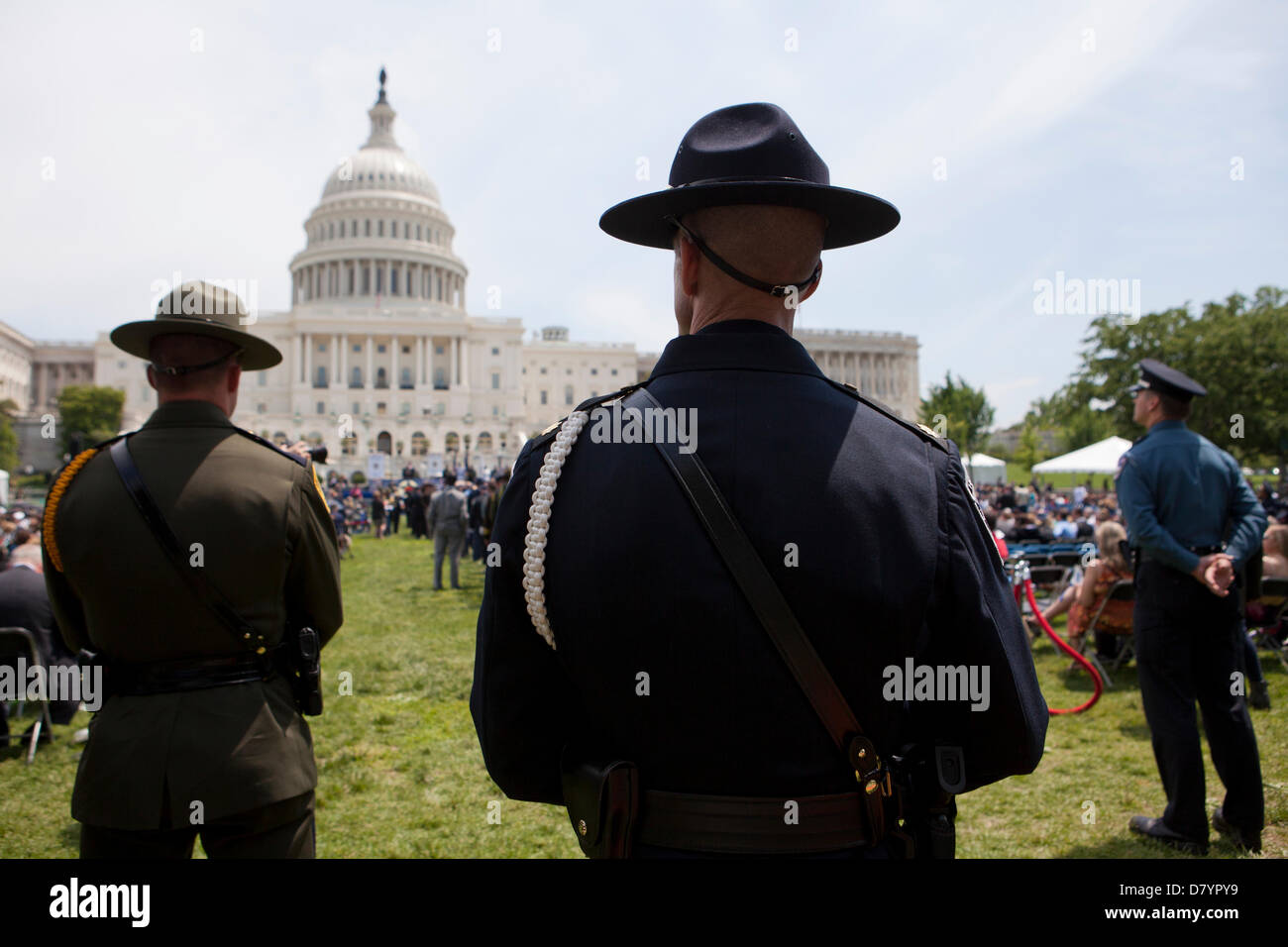 Police officers from all parts of the United States gather at the US ...
