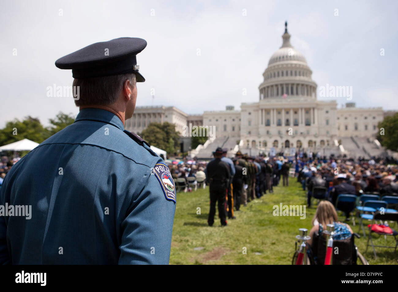 Police officers from all parts of the United States gather at the US ...