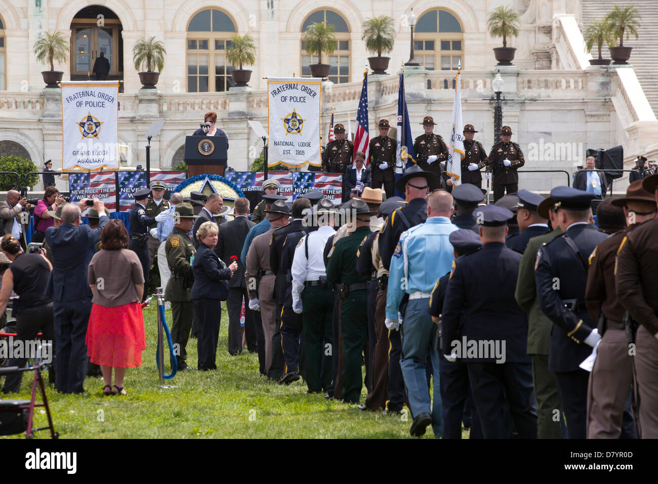 Police officers from all parts of the United States gather at the US ...