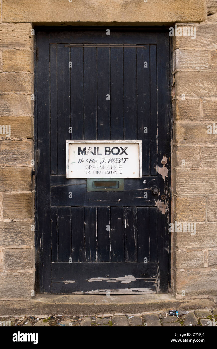 Decaying sign uk hi-res stock photography and images - Alamy