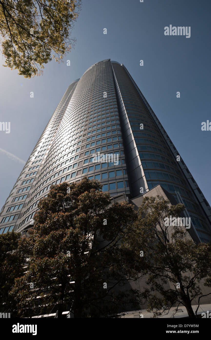 Roppongi Hills tower on a sunny day against a blue sky, Tokyo, Japan ...