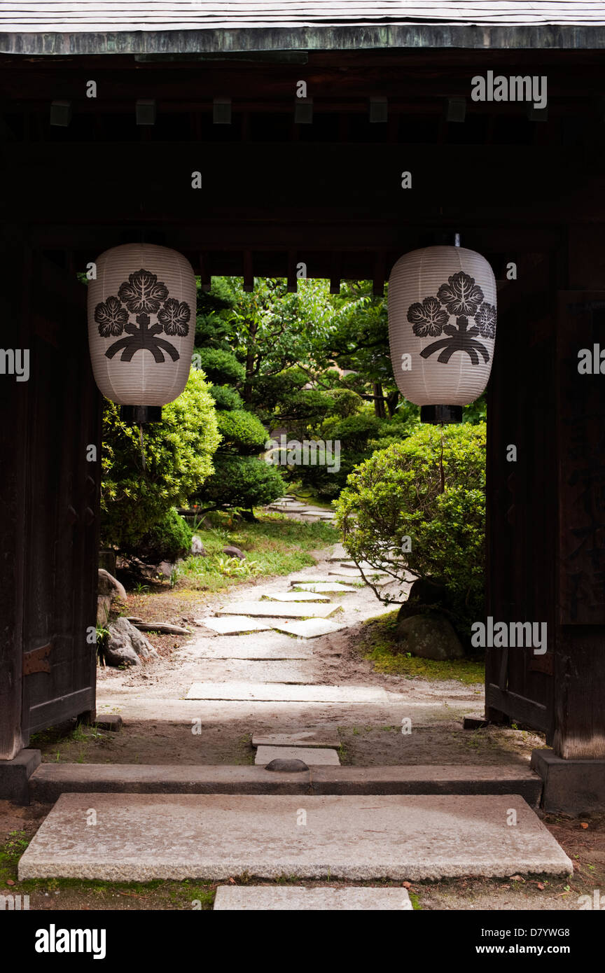 Gate to the Honjin at the old post-town of Shimosuwa on the Nakasendo ...