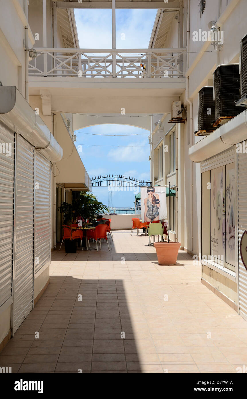 Side shopping walkway in Philipsburg, St. Maarten, Netherland Antilles ...