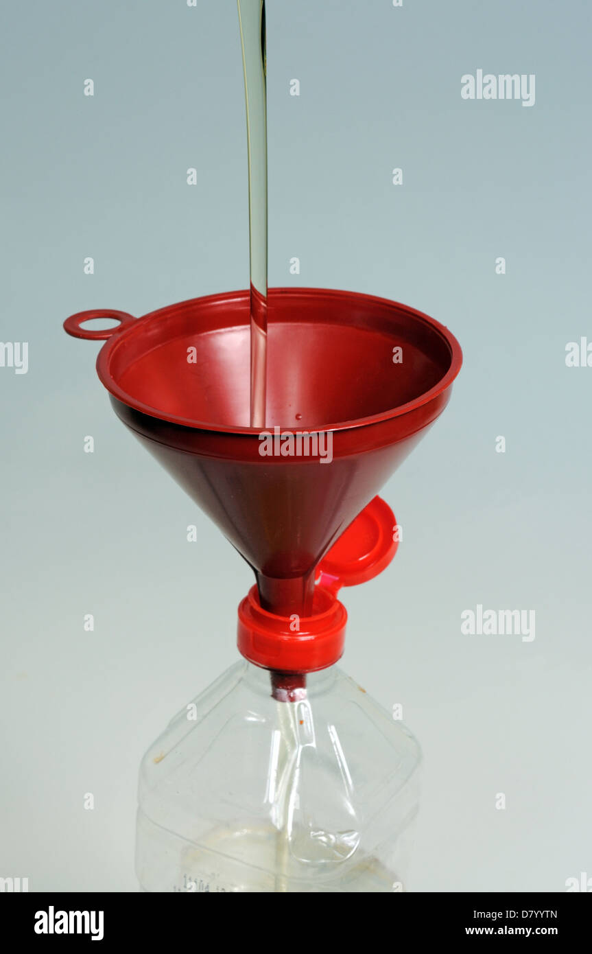 Pouring funnels hi-res stock photography and images - Alamy