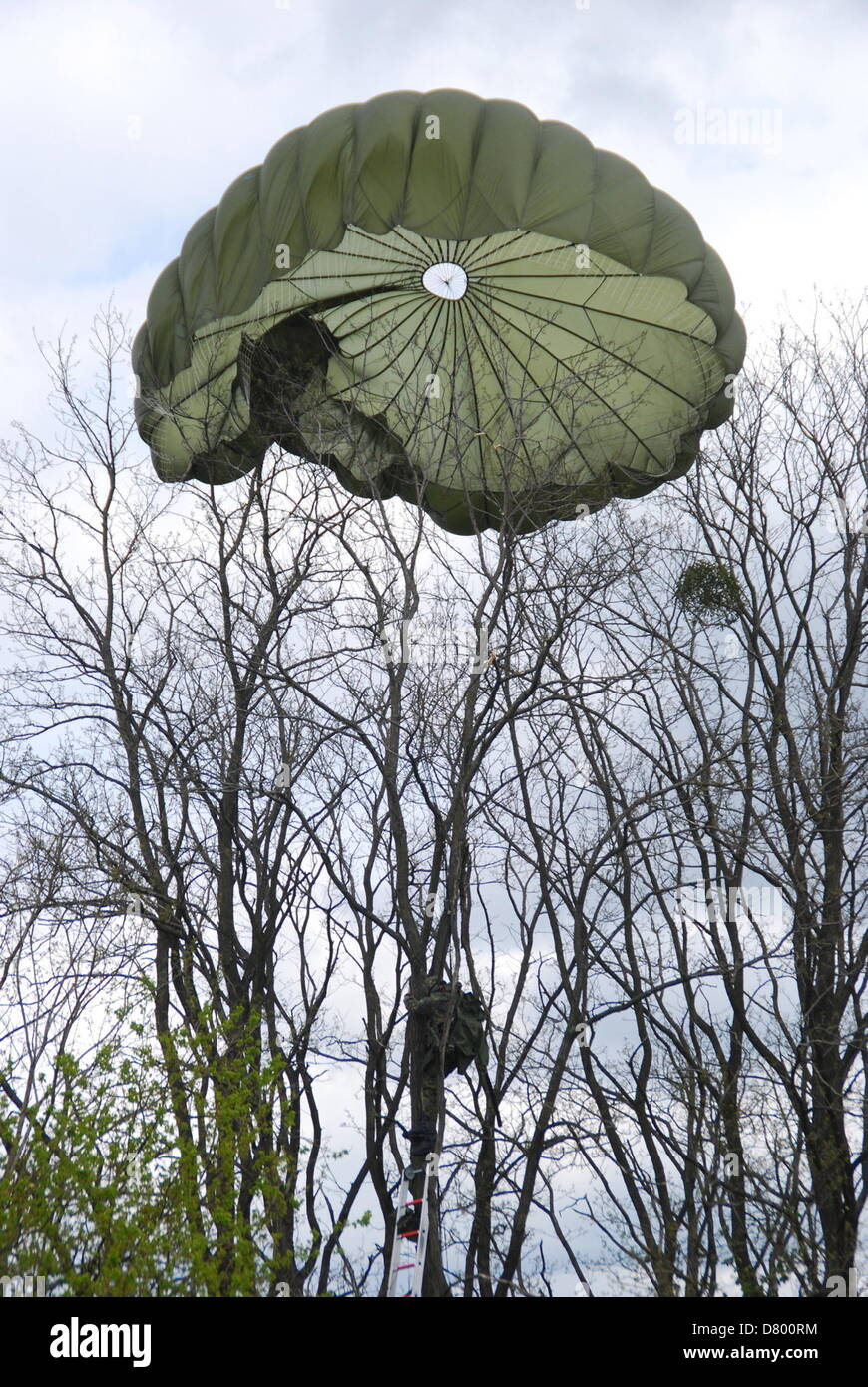The parachute of a soldier of the German Armed Forces has caught in a ...