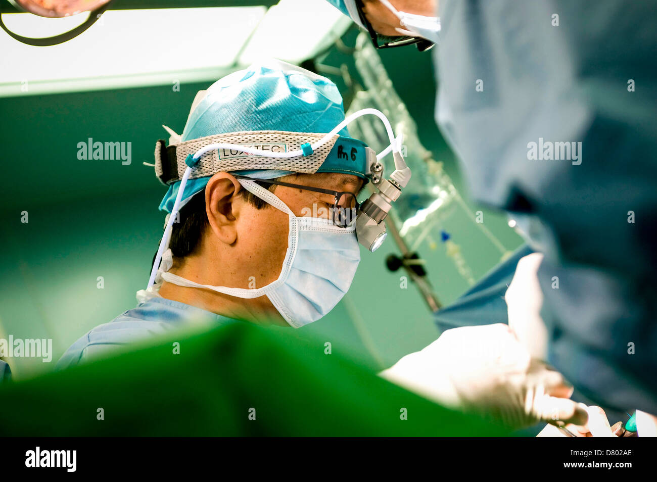 Liver transplant surgeon hi-res stock photography and images - Alamy