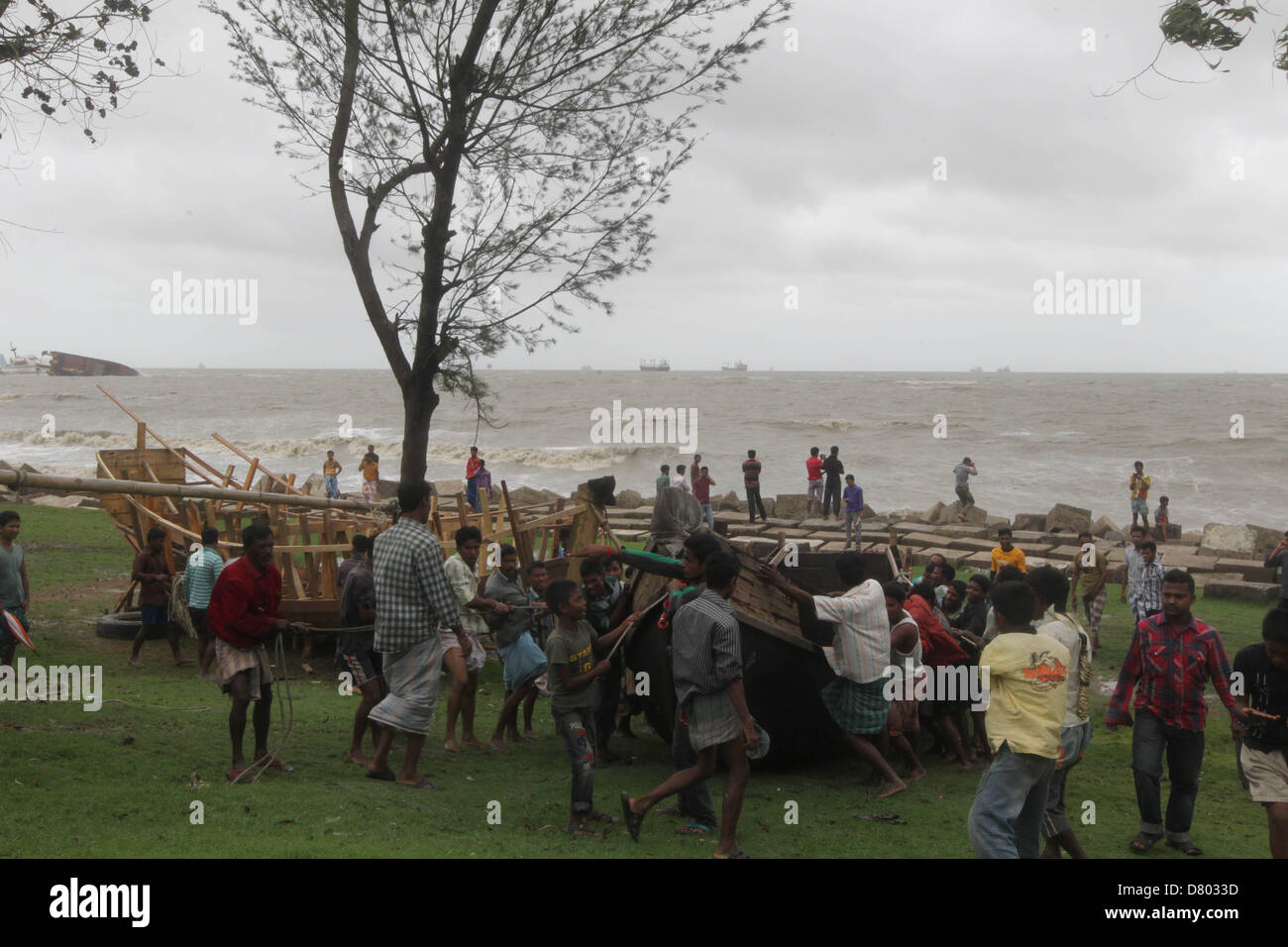 Cyclone mahasen bangladesh hi-res stock photography and images - Alamy