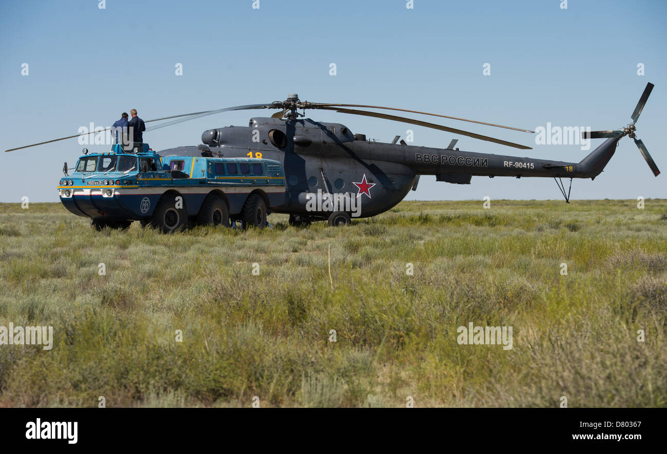 Expedition 35 Landing (201305140024HQ Stock Photo - Alamy