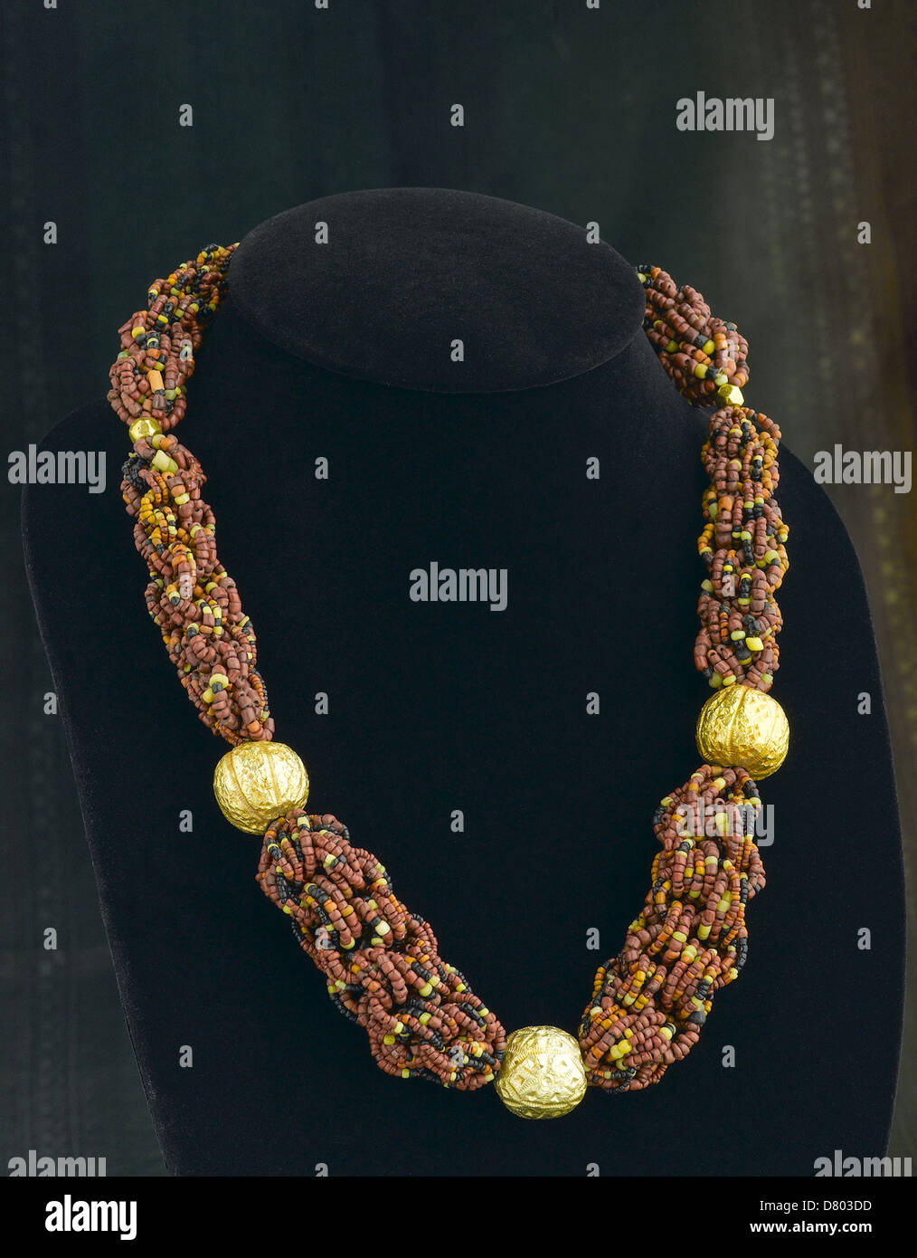 Gold bead hi-res stock photography and images - Alamy