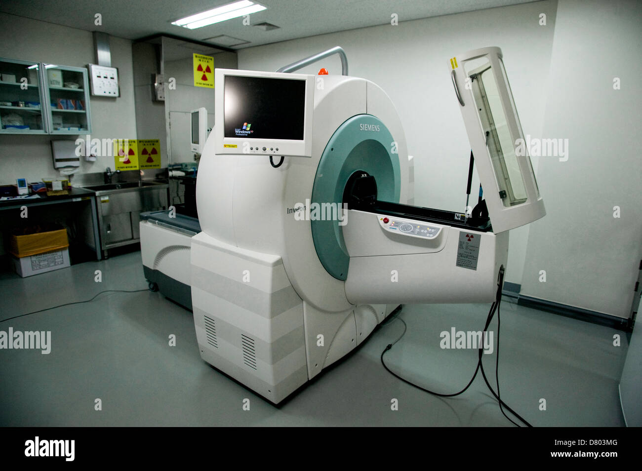 Pet scan machine hi-res stock photography and images - Alamy