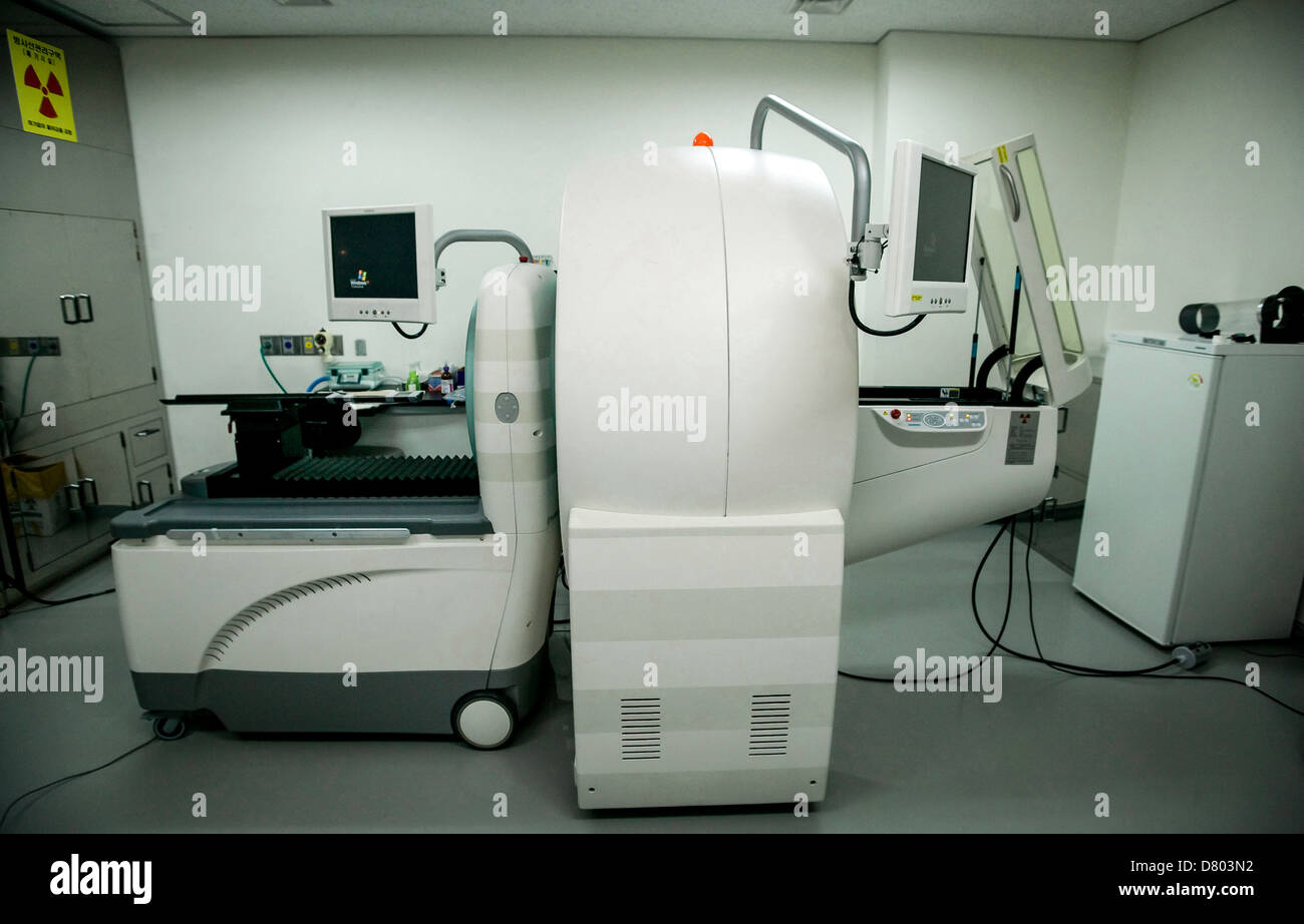 Pet scan machine hi-res stock photography and images - Alamy