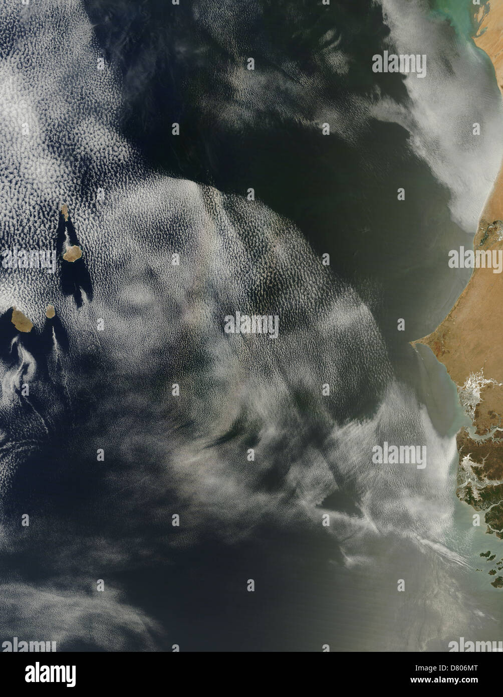 Dynamic weather system hi-res stock photography and images - Alamy