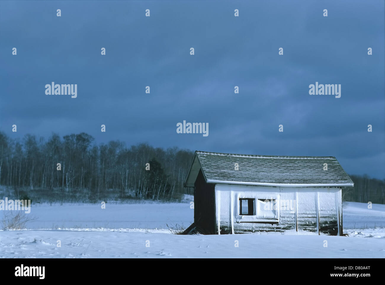 Rural remote house landscape hi-res stock photography and images - Alamy