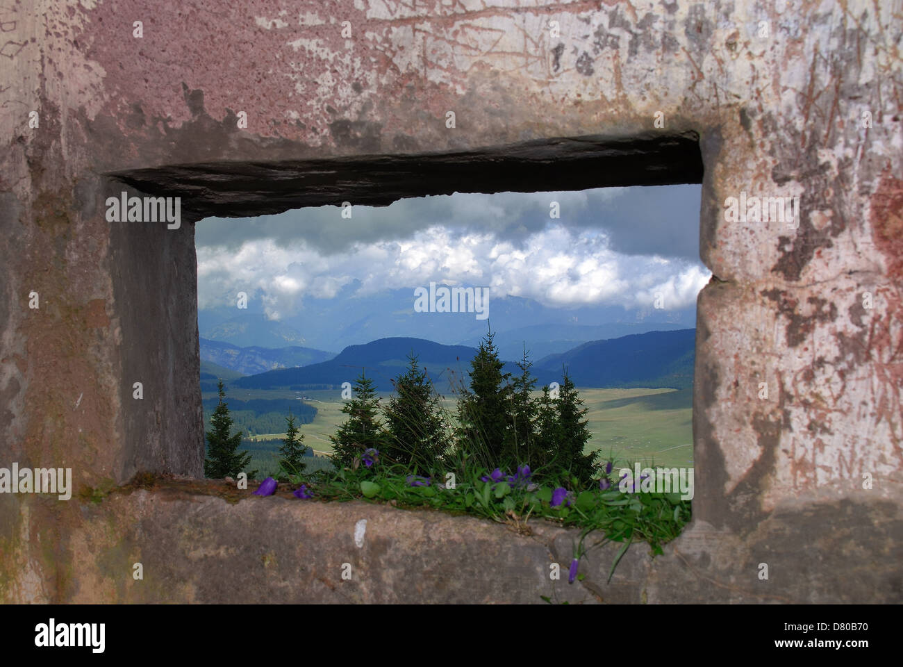Italian covered trench hi-res stock photography and images - Alamy