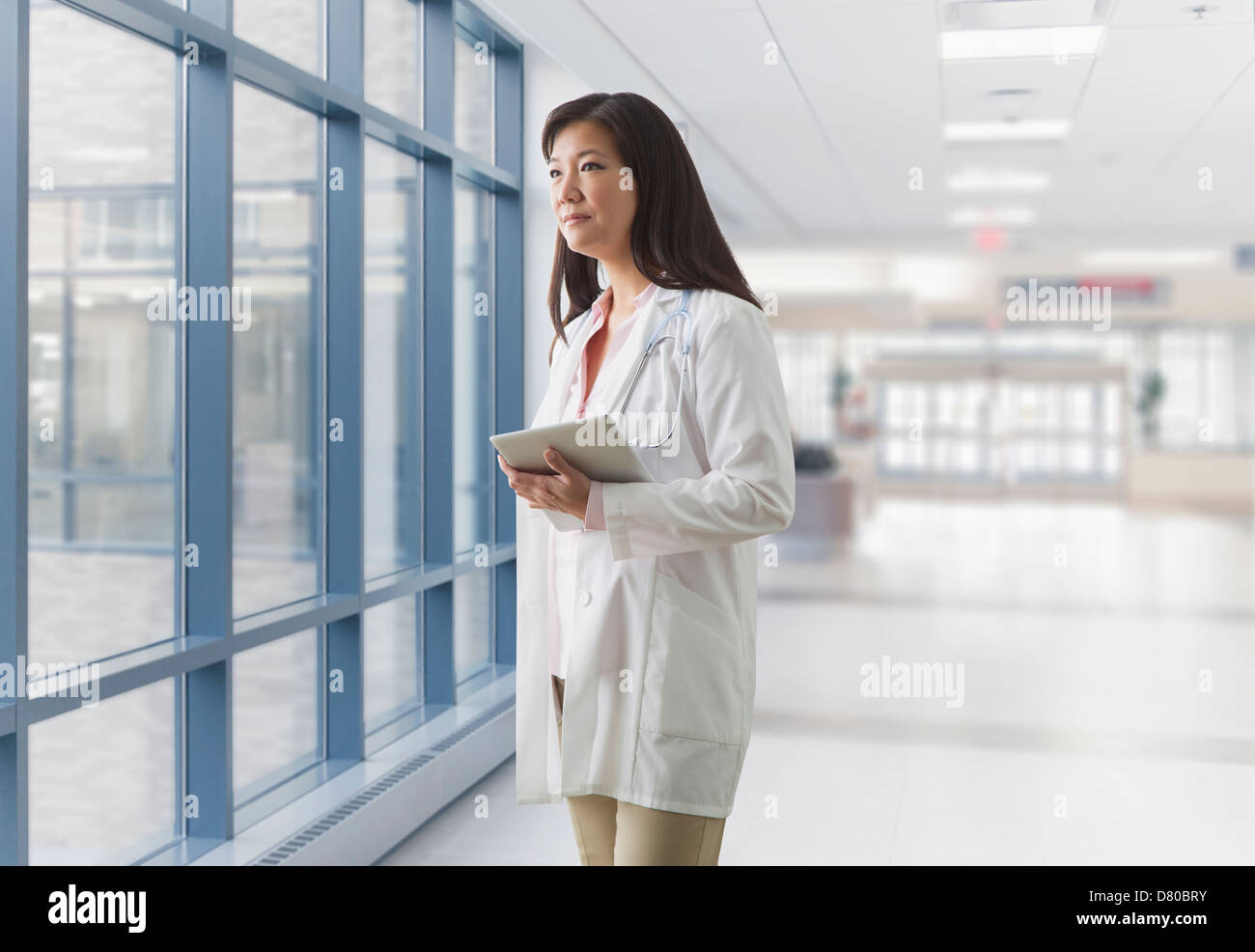 Doctor walking hi-res stock photography and images - Alamy