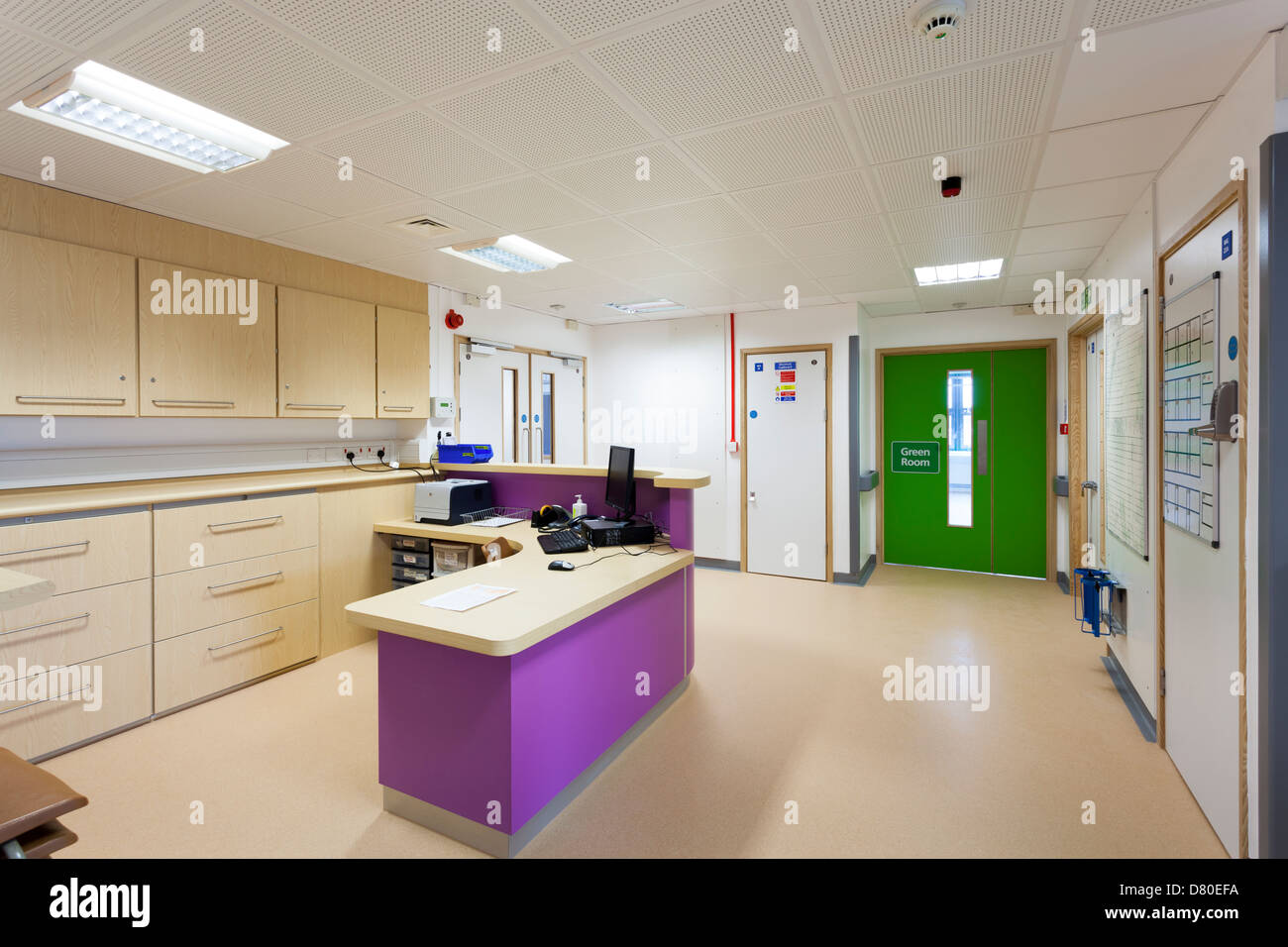 unoccupied nurses station in hospital Stock Photo - Alamy