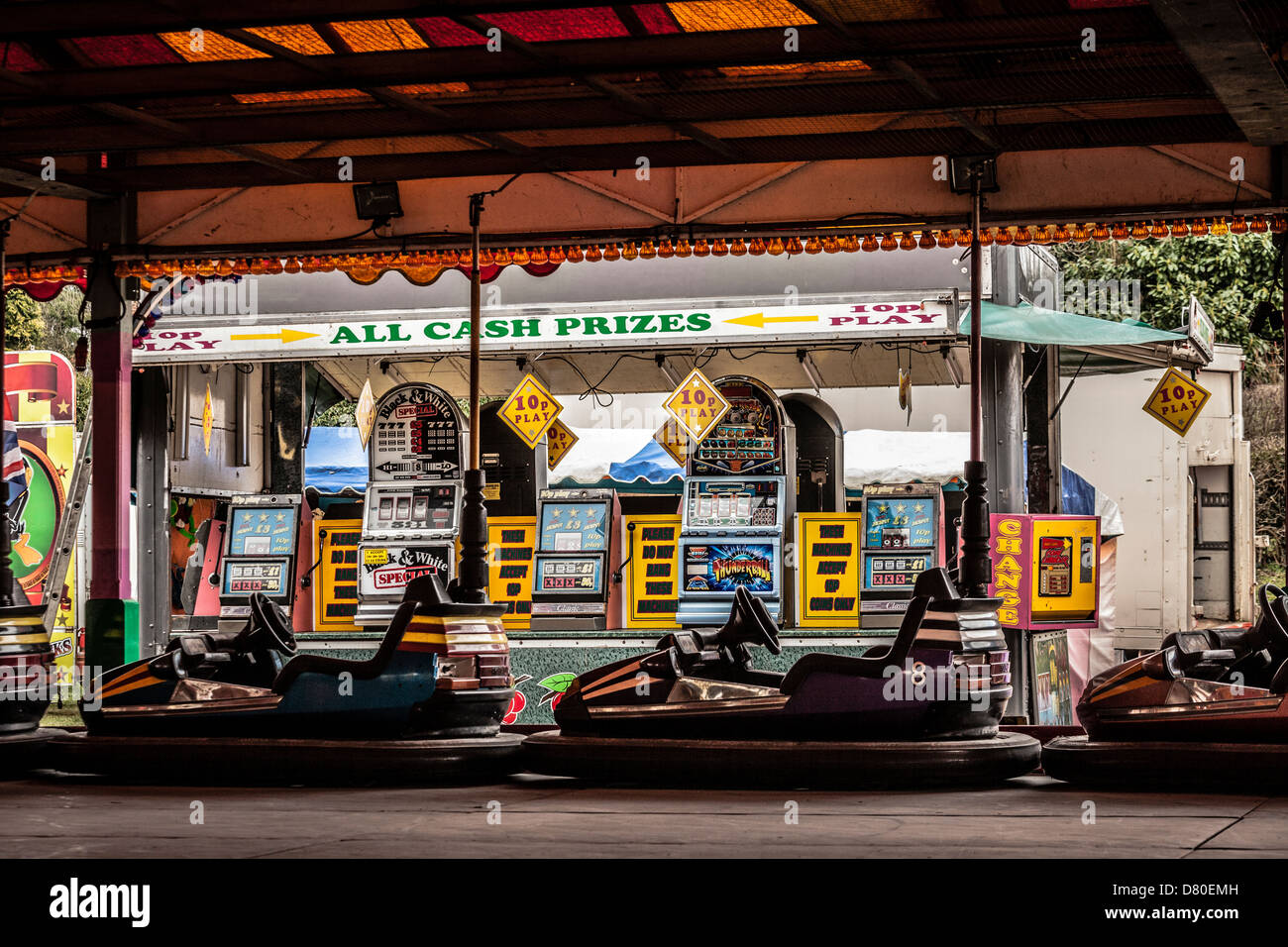 unoccupied dodgem cars at funfair Stock Photo - Alamy