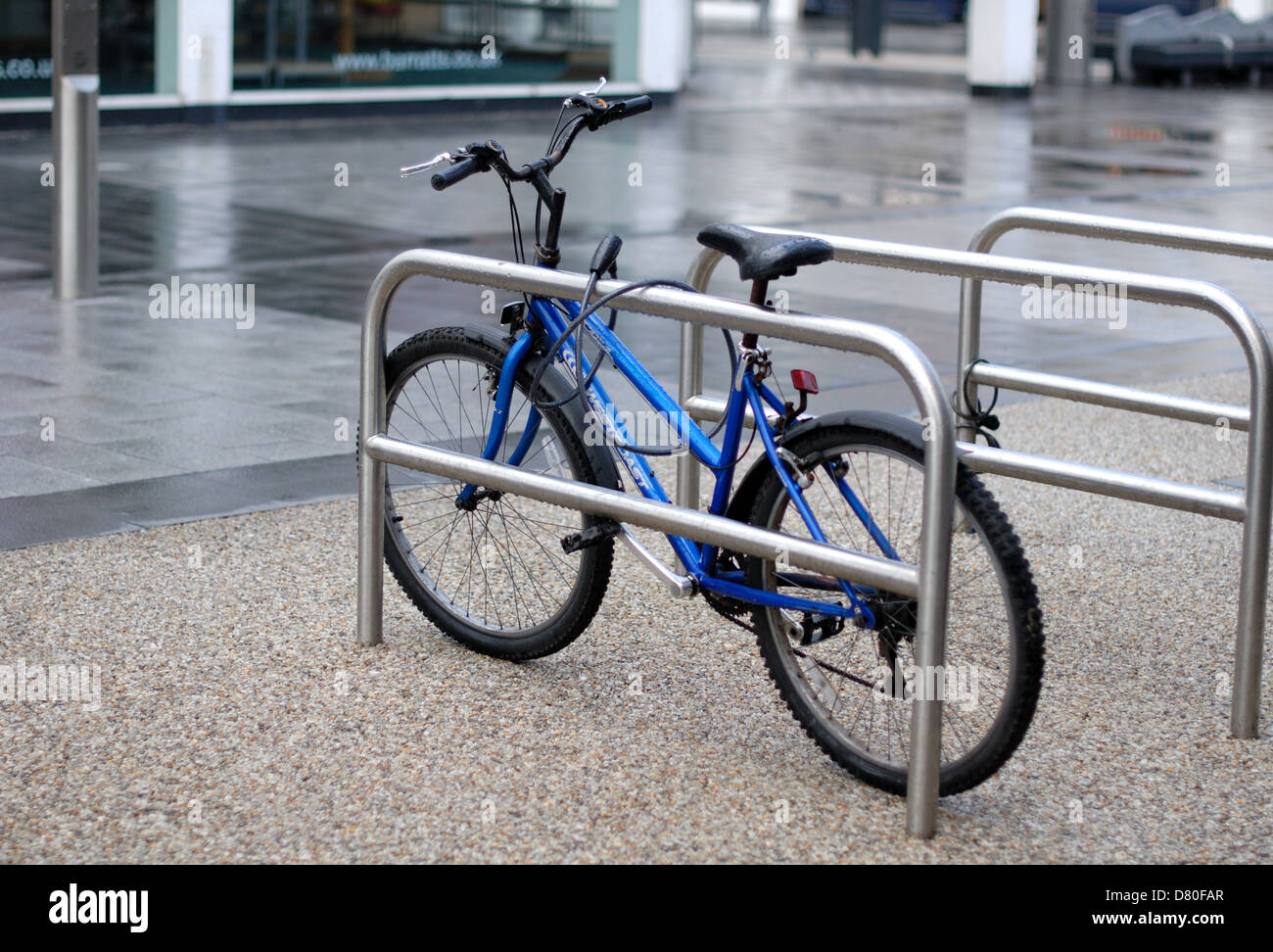 Fastened bicycle hi-res stock photography and images - Alamy