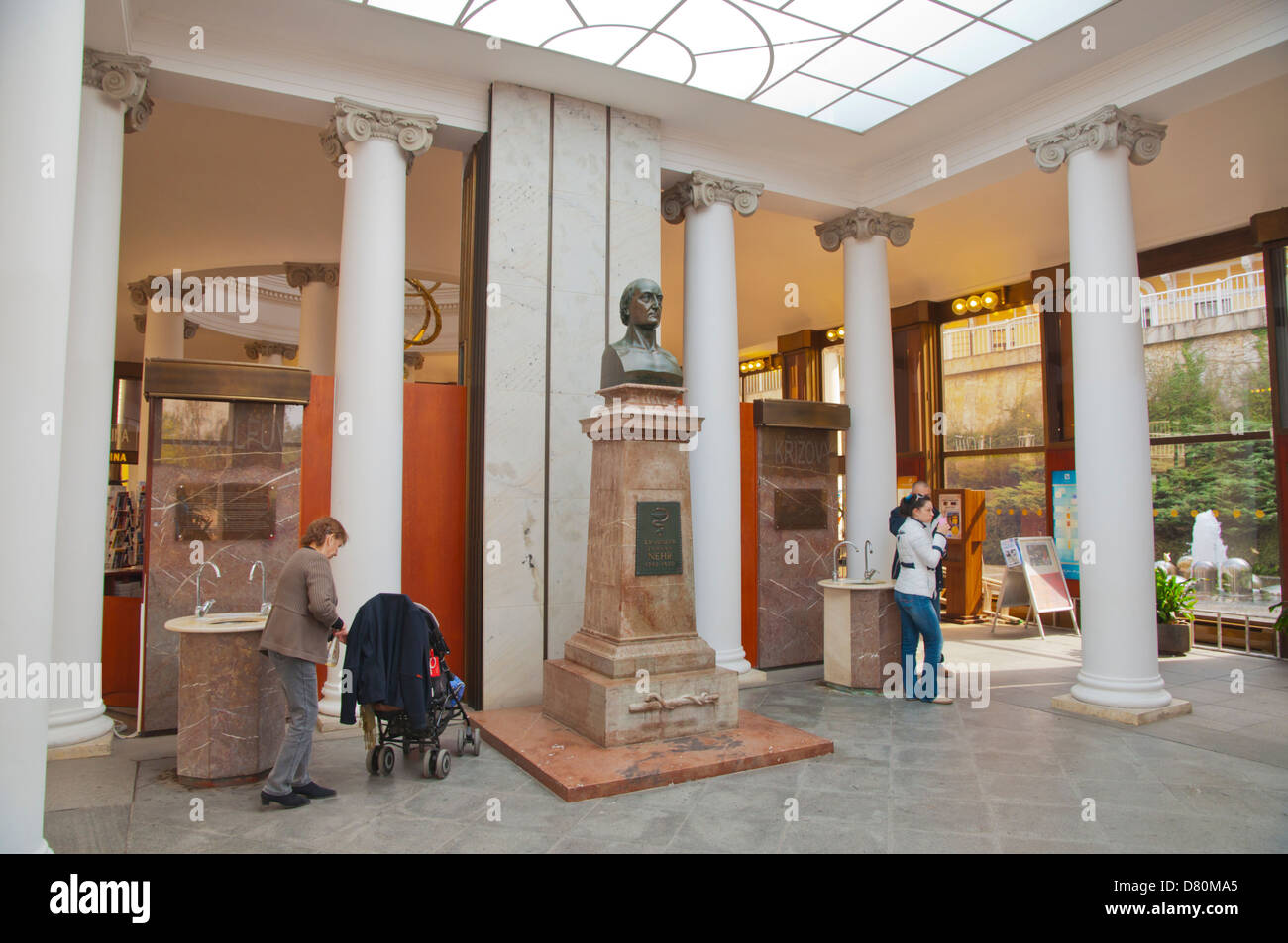 Spring triangle hi-res stock photography and images - Alamy