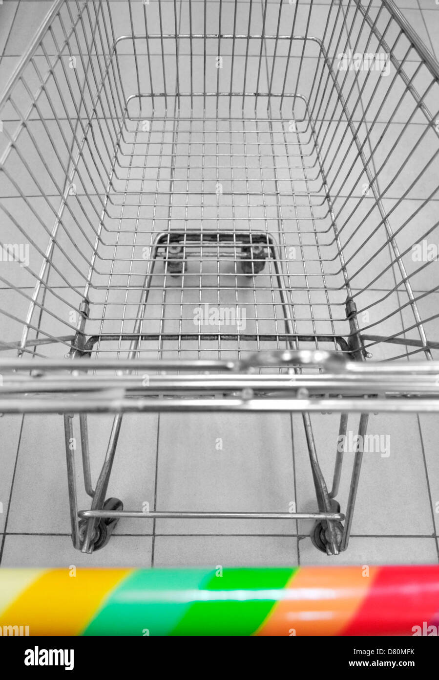 empty shopping cart trolley Stock Photo - Alamy