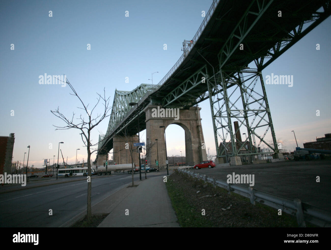 Steel truss cantilever bridge hi-res stock photography and images - Alamy