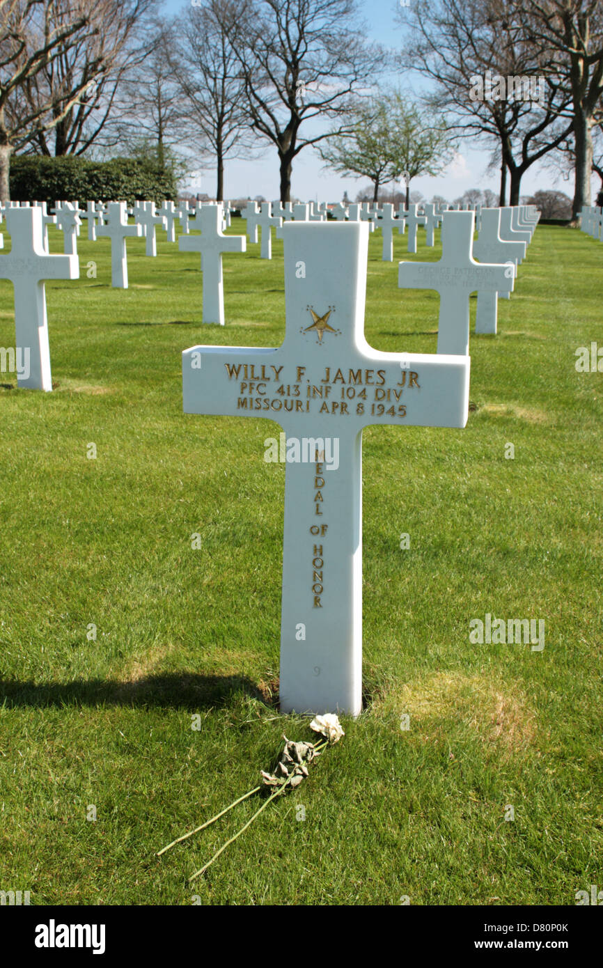 Grave of Private First Class Willy F James recipient of the ...